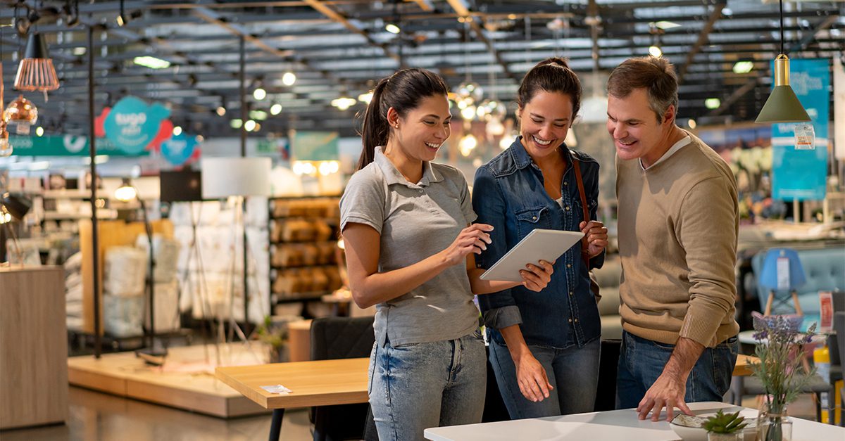 Retail Displays and Connected Experiences Meet Consumer Expectations